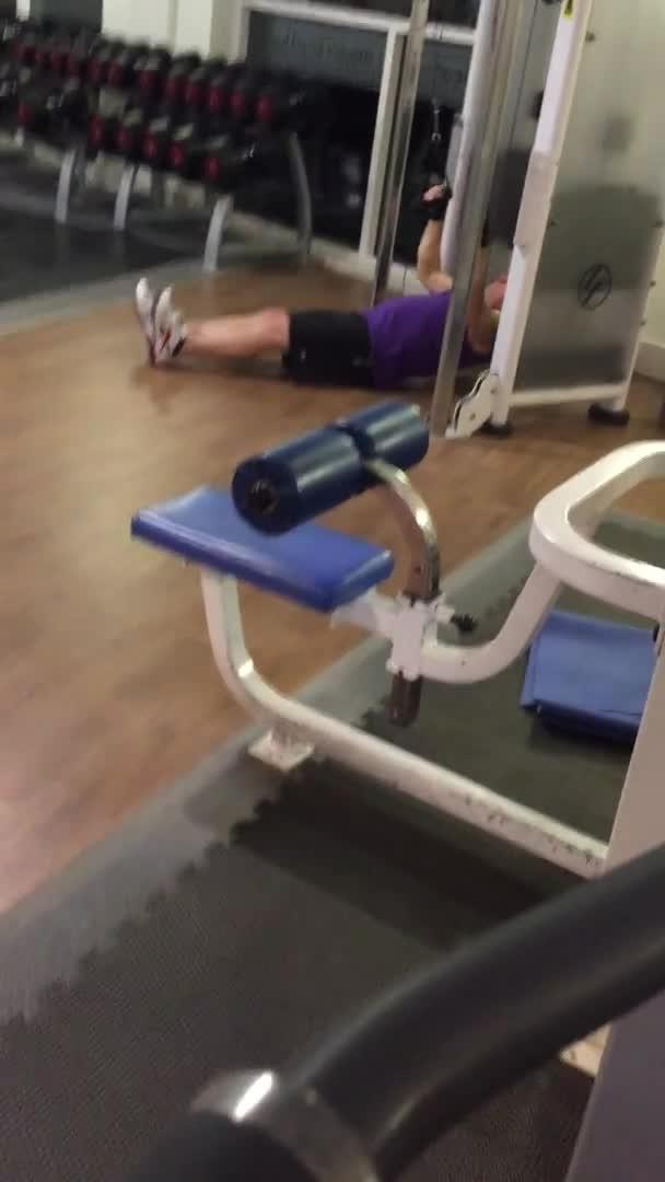 Man Uses Equipment Incorrectly at Gym | Jukin Licensing