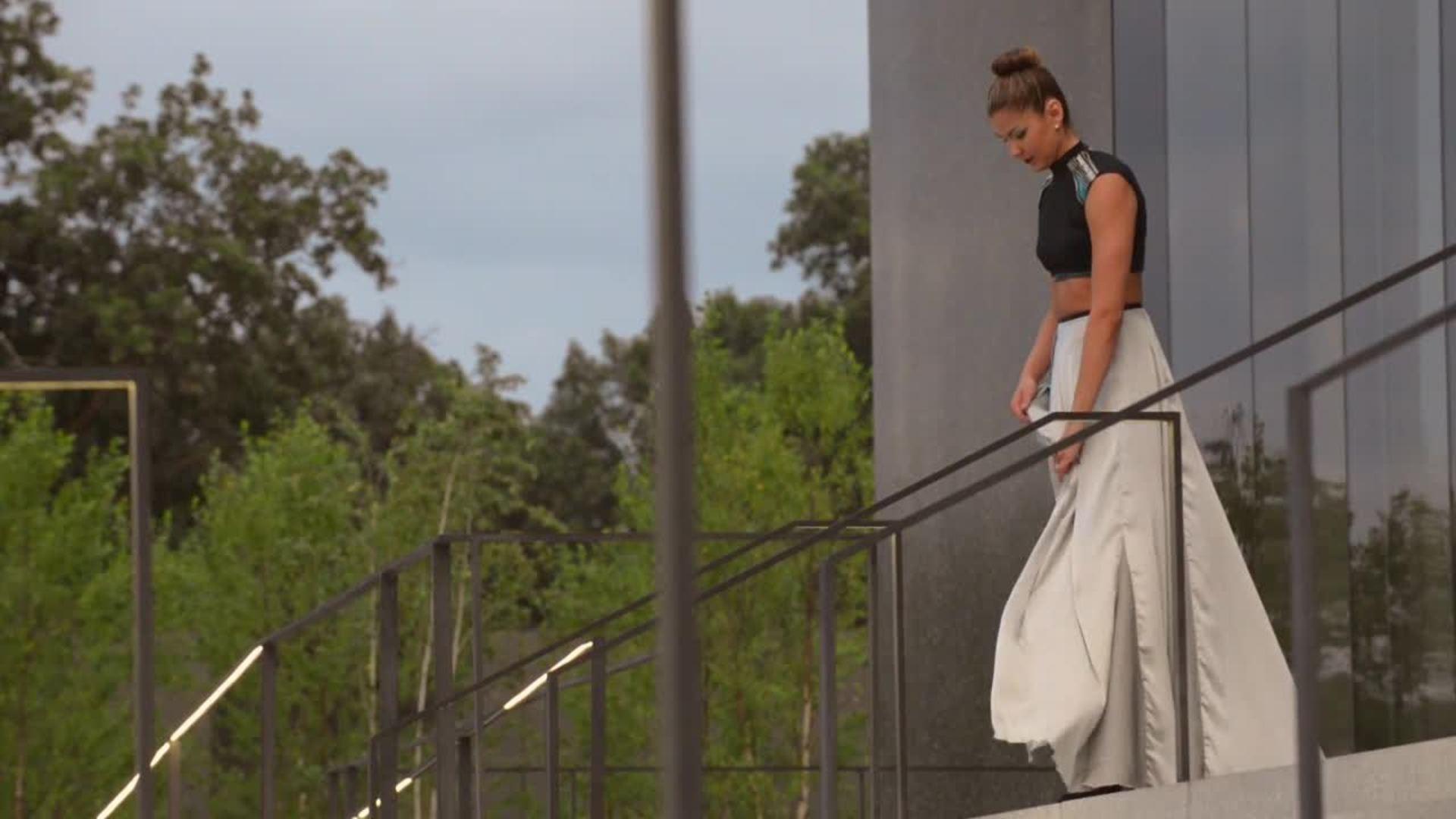 Model Falls Down Stairs | Jukin Licensing