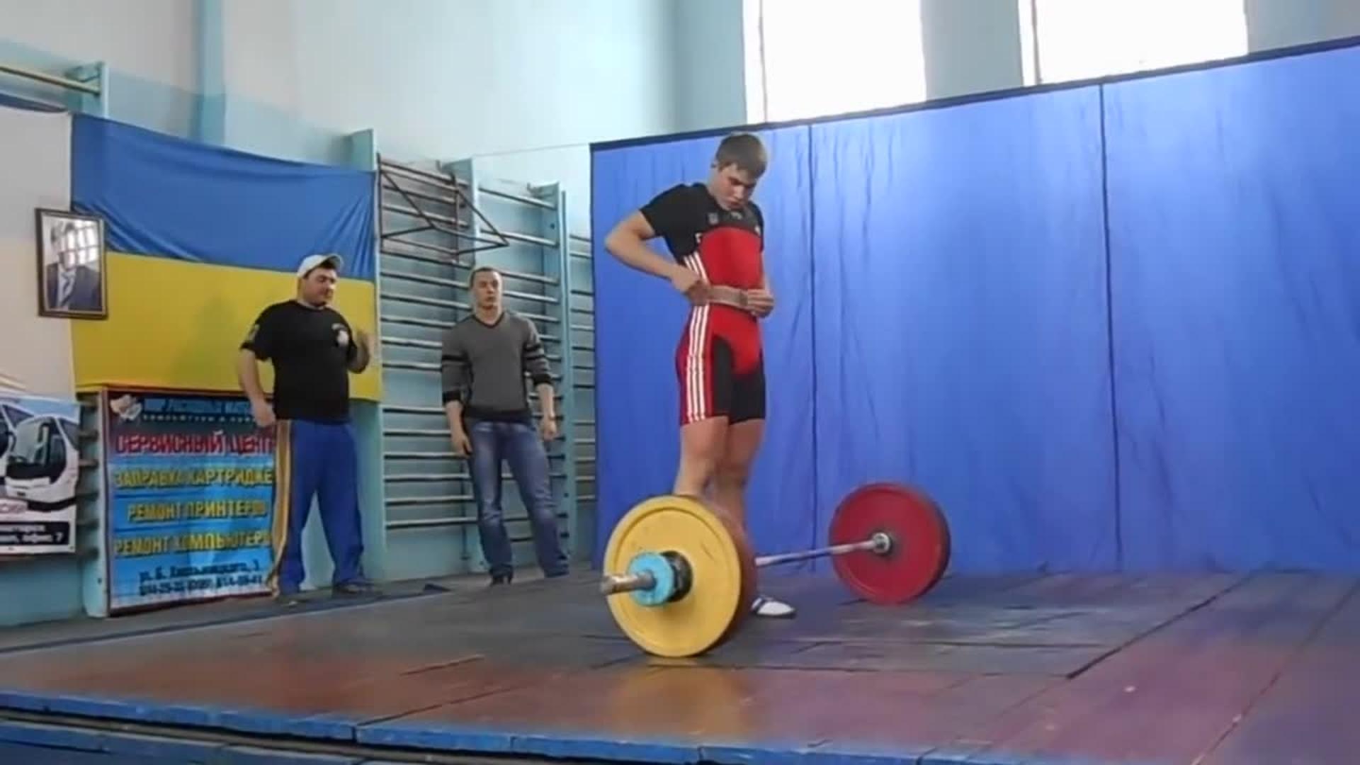 Weightlifter Falls Backwards during Lift | Jukin Licensing