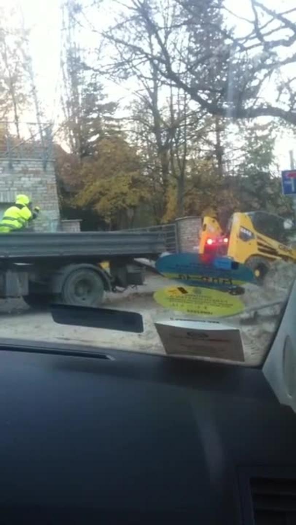 Tractor Loading Fail | Jukin Licensing