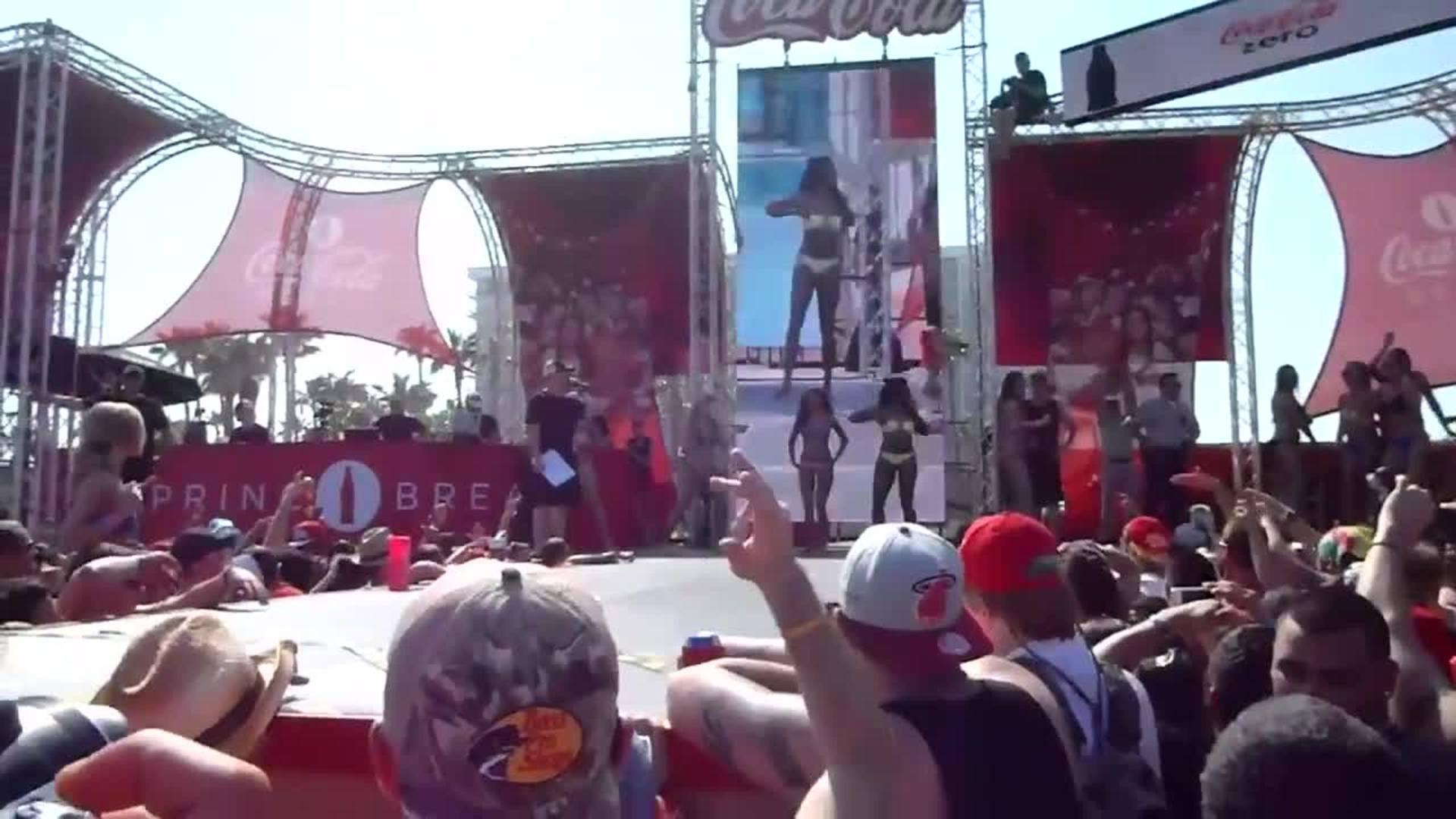 Bikini Girl Smashes Face during Booty Shaking Contest | Jukin Licensing