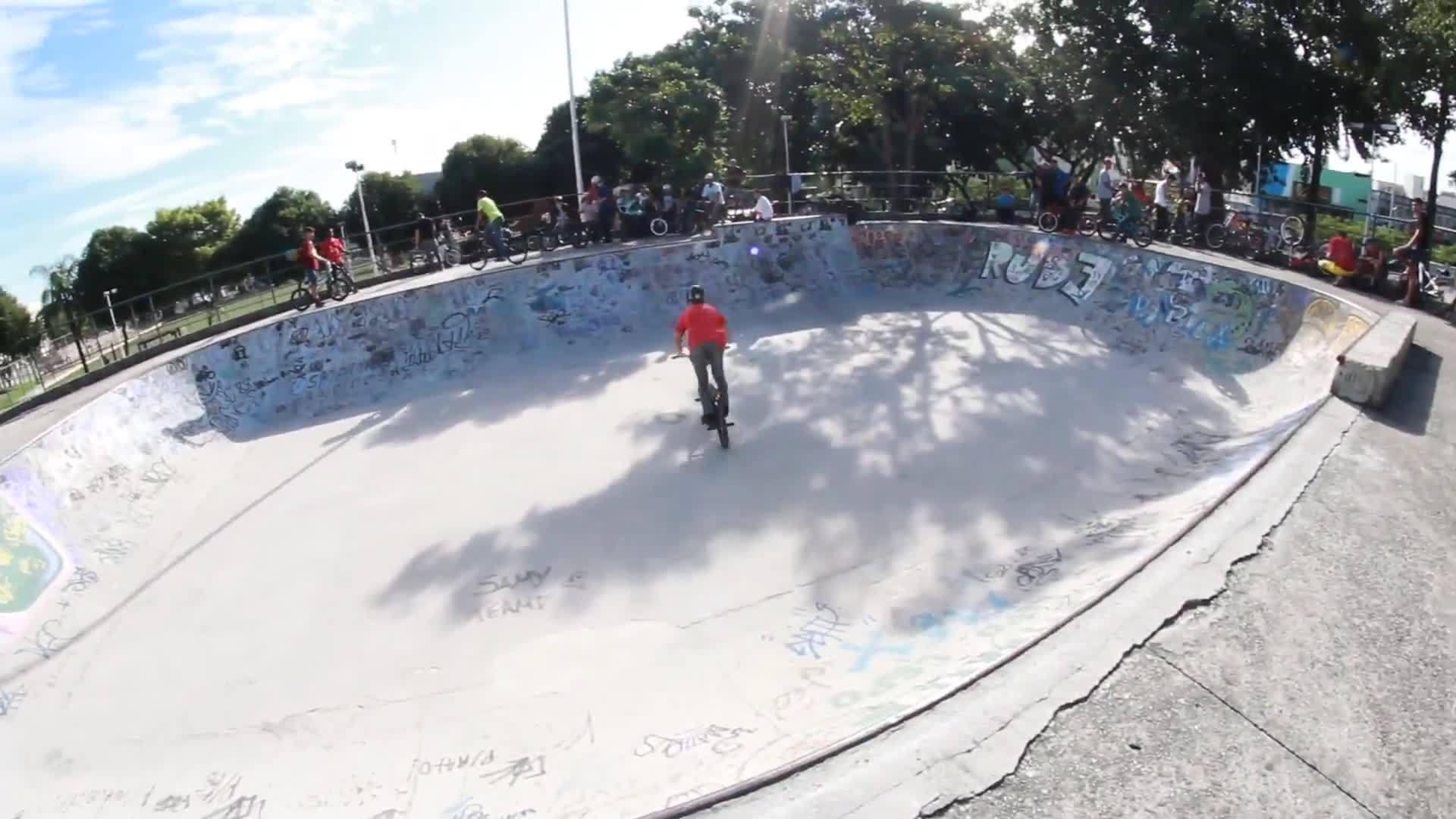 Bungled Tailwhip Catapults Stunt Bike onto Freestyler's Head | Jukin ...