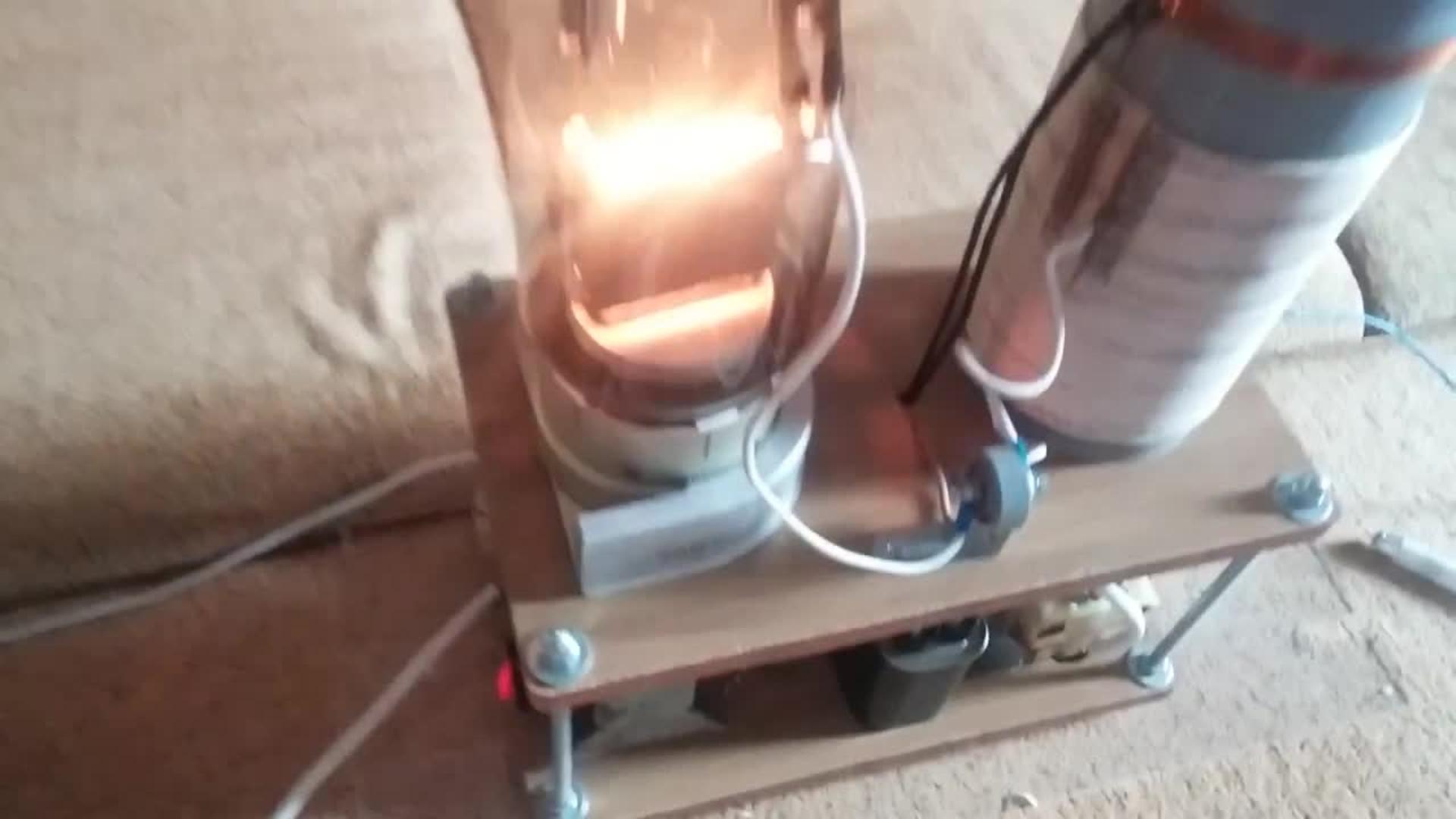 Vacuum Tube Tesla Coil | Jukin Licensing