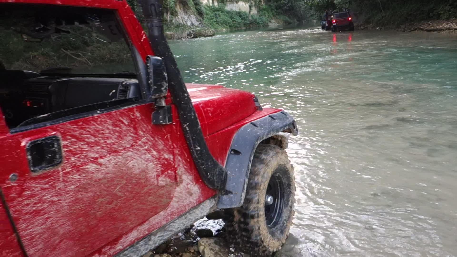 Jeep Gets Stuck Driving through Water | Jukin Licensing
