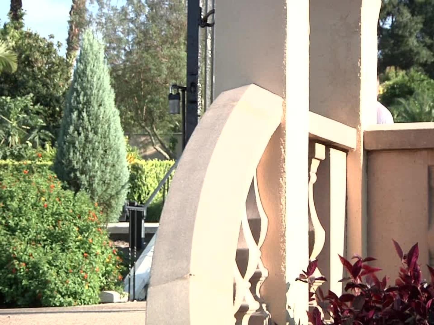 Mansion Rail Nutshot Bail | Jukin Licensing