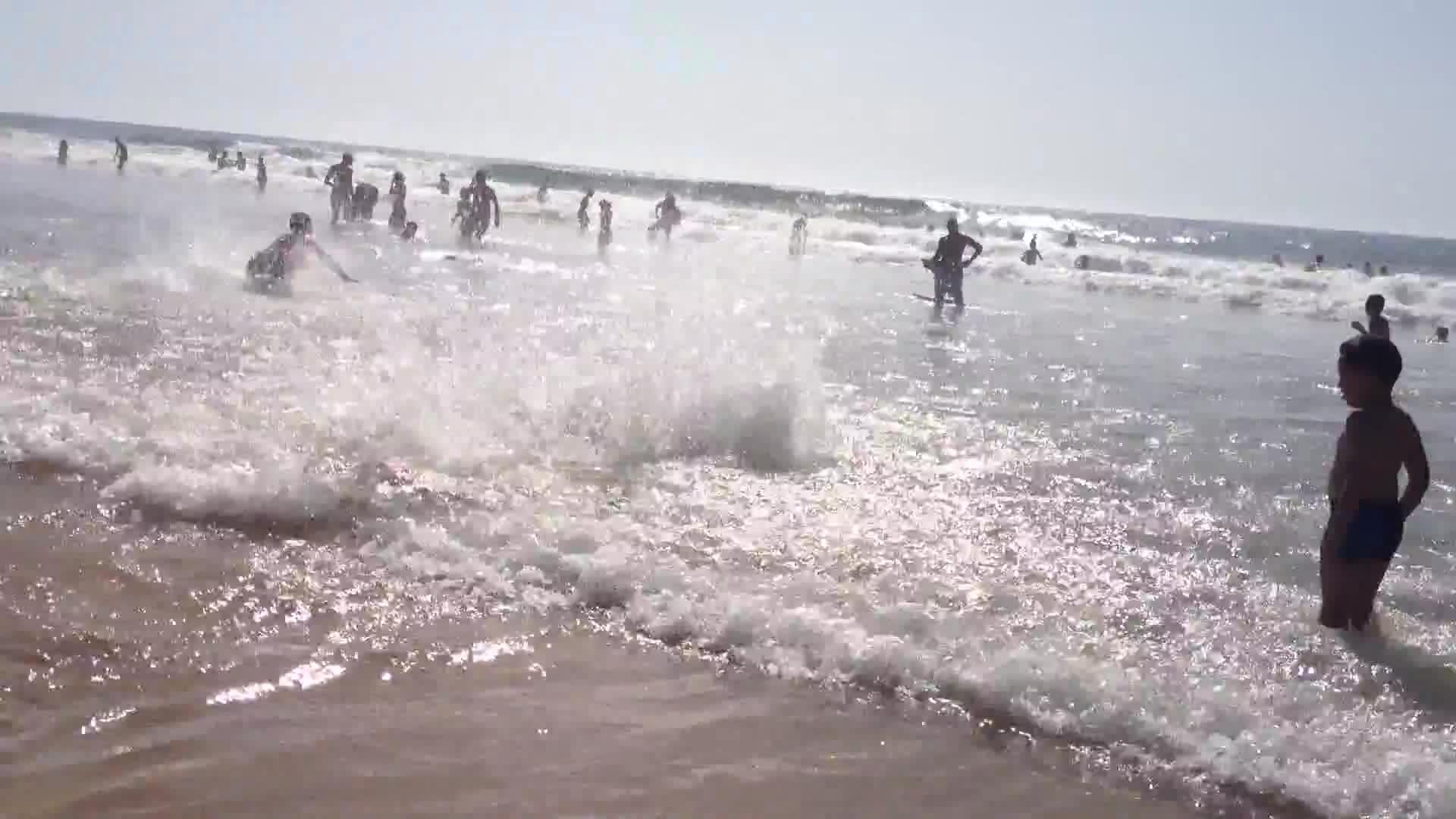 Dive in Shallow Ocean Wave Fail | Jukin Licensing