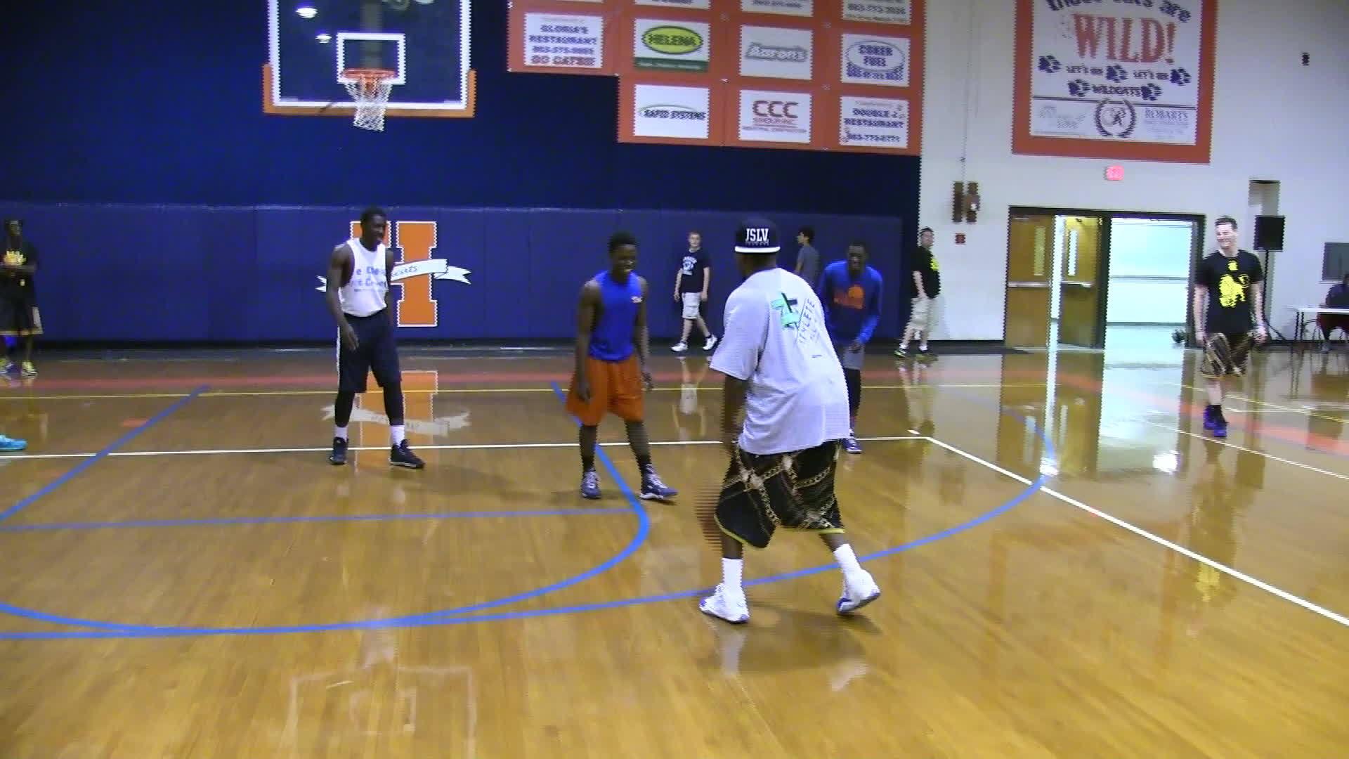 Basketball Crossover Leads to Defender Doing Splits | Jukin Licensing
