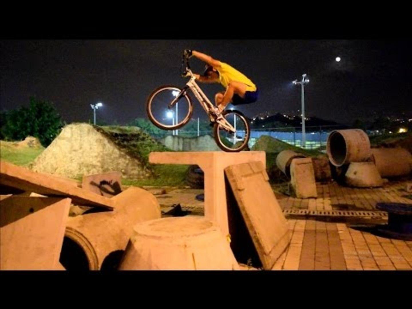 Guy Hops Around Obstacle Courses on Bicycle | Jukin Licensing