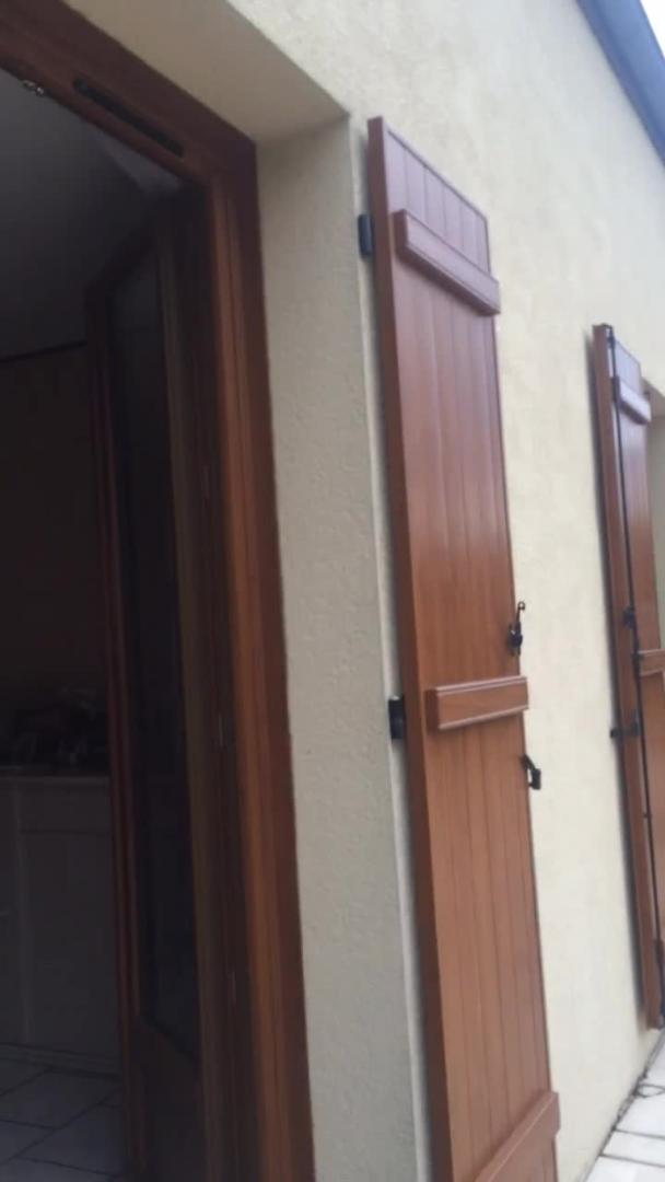 Guy Dodges Beach Ball Attack | Jukin Licensing