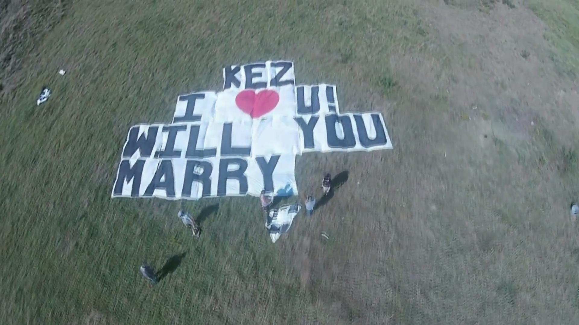 Pilot Surprises Girlfriend With Airplane Proposal | Jukin Licensing