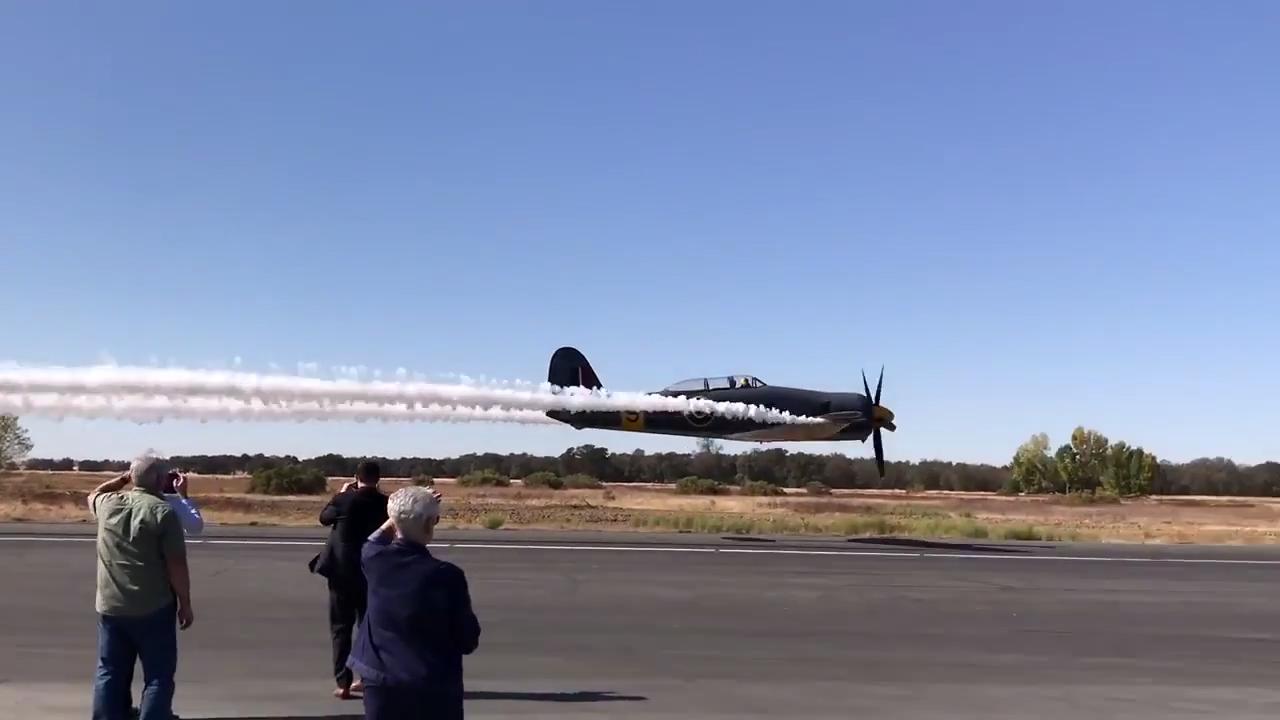 Pilot Shows Off Aircraft Smoke System During Flight | Jukin Licensing