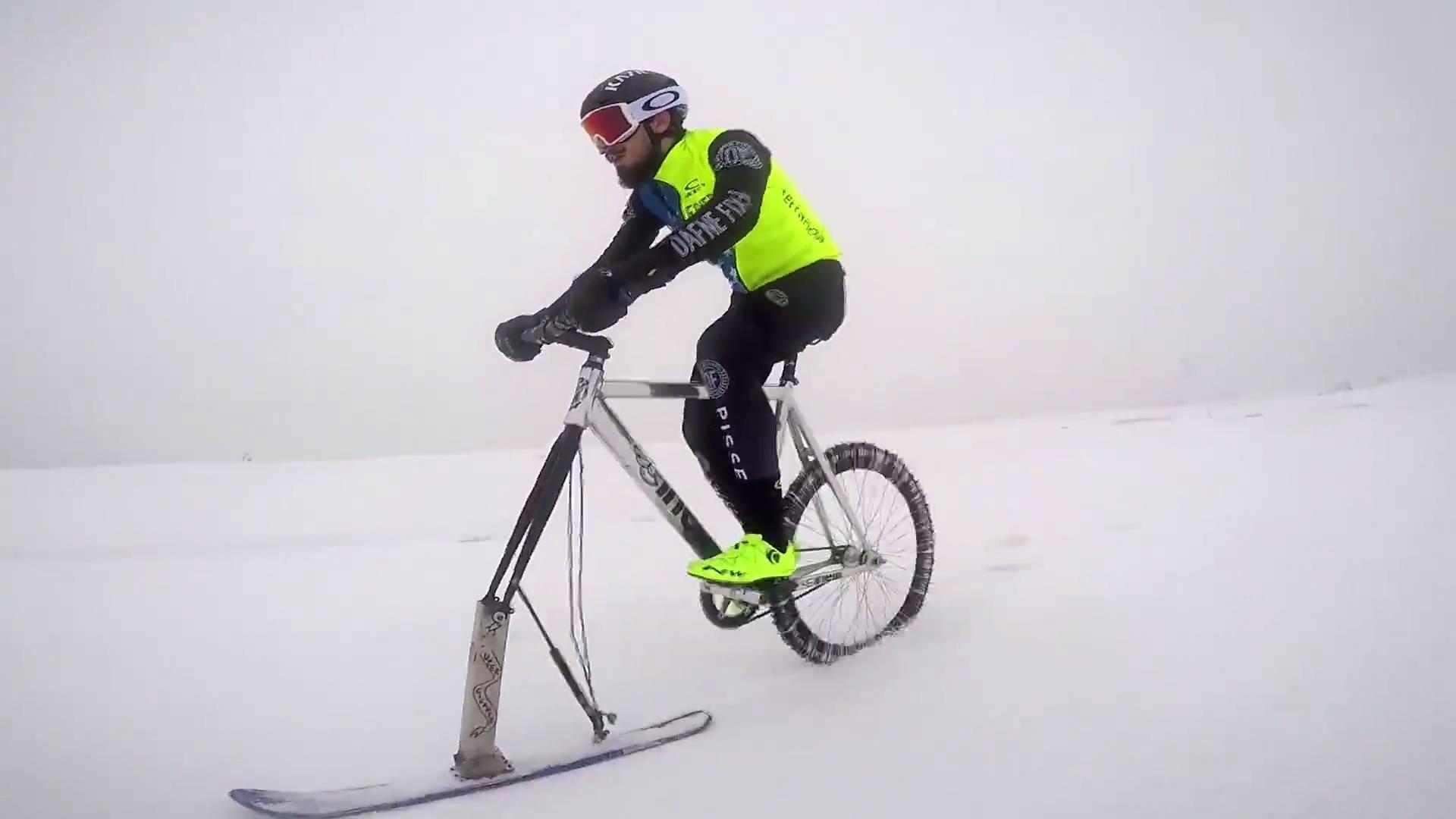 Guy Rides Backwards on Tandem Bike | Jukin Media Inc