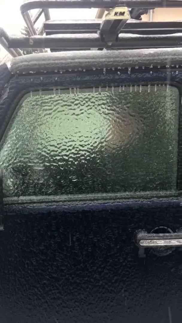 Woman Slams Face into Driver Seat Window | Jukin Licensing