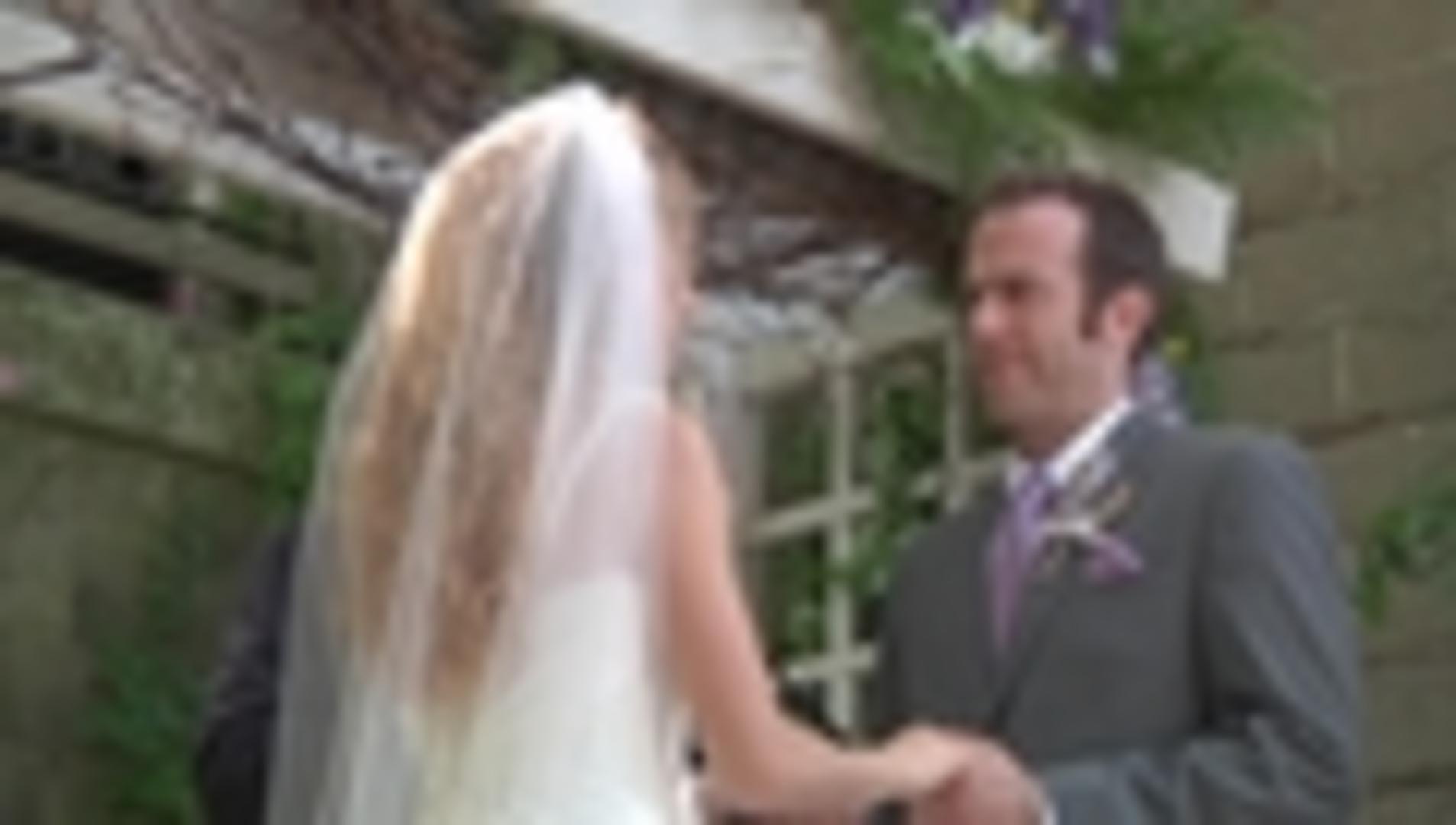 Bride Slaps Groom During Wedding | Jukin Licensing