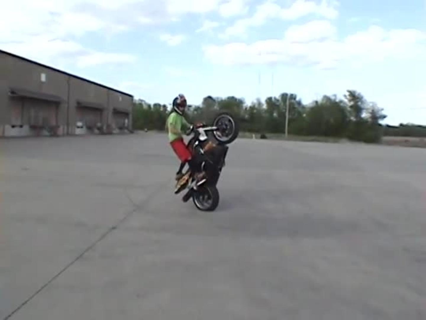 Two Circle Wheelie Fails | Jukin Licensing