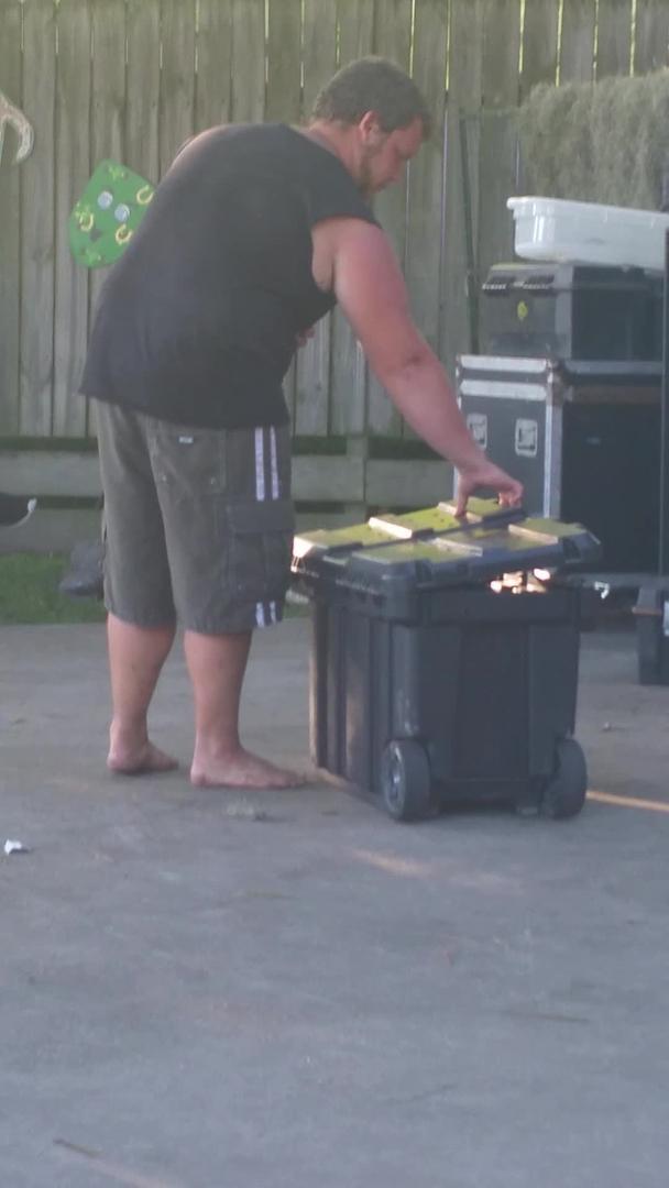 Alligator Bites Handler during Demonstration | Jukin Licensing