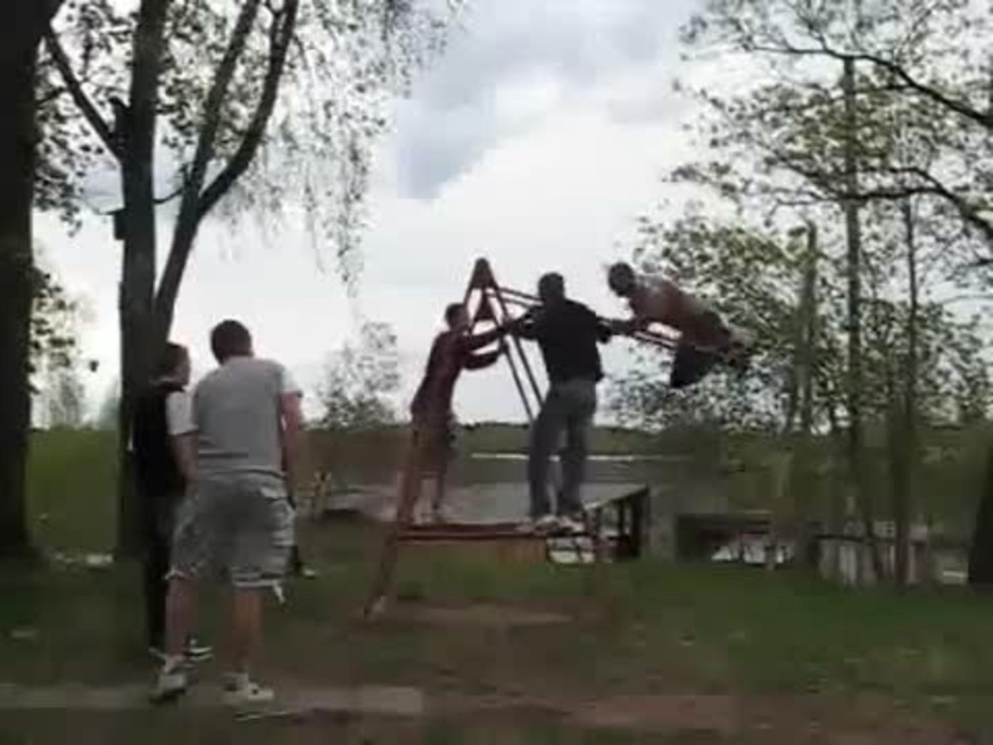 Full Rotation Swing Set Fail | Jukin Licensing