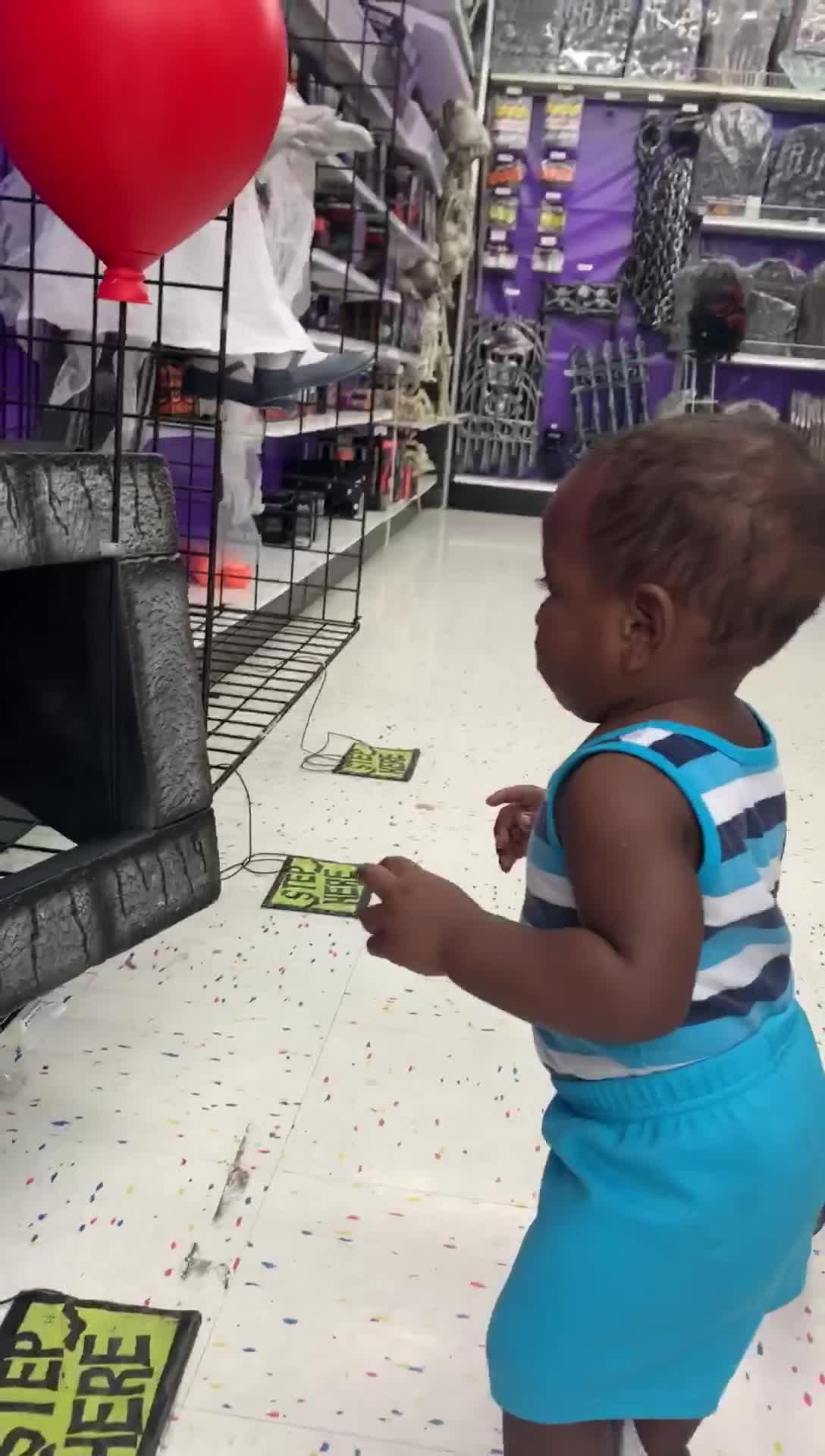 Kid Gets Scared By Fake Clown | Jukin Licensing