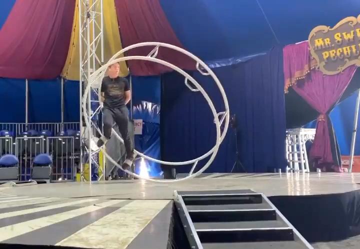 Guy Does Cool Tricks on Rotating Wheel | Jukin Licensing