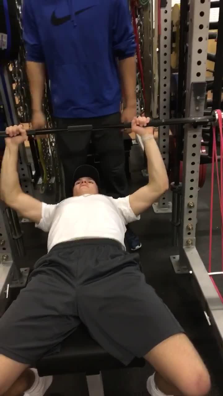 Guy Fails and Falls as he Loses Control of Barbell While Weightlifting ...