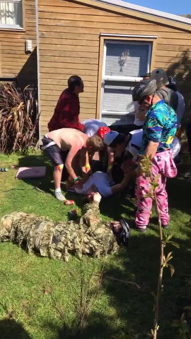Group of Guys Drop Friend to Ground After He Did a Trust Fall Off Roof ...