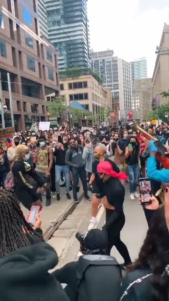 Protestors Dance To Live Music On Streets While Peacefully Protesting ...