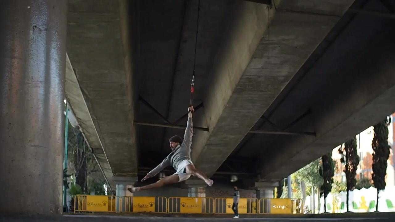 Man Shows Amazing Aerial Acrobatics Skills | Jukin Licensing