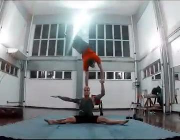 Duo Showcases Amazing Acrobalance Skills | Jukin Licensing