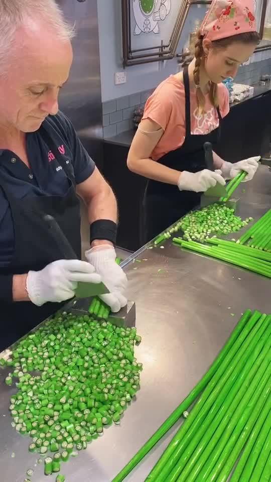 Duo Speedily Chops Candy | Jukin Licensing