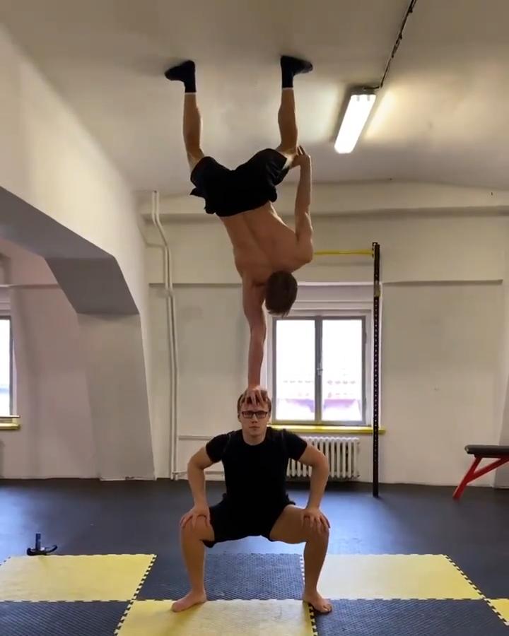 Duo Exercises Amazing Workout Routine | Jukin Licensing