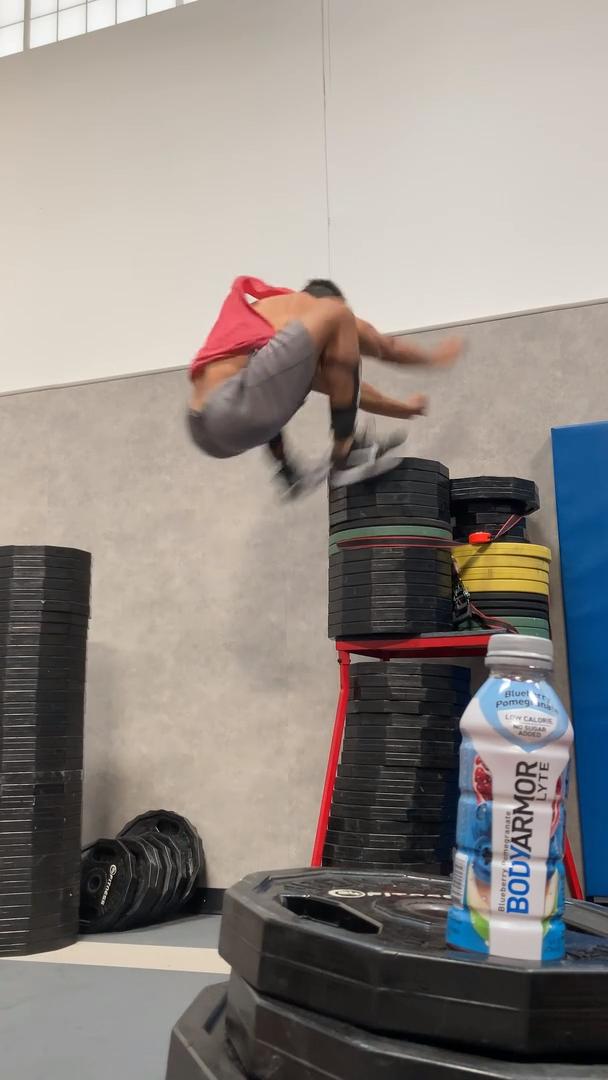 Guy Does Box Jump and Lands on Platform Over Five Feet High | Jukin ...