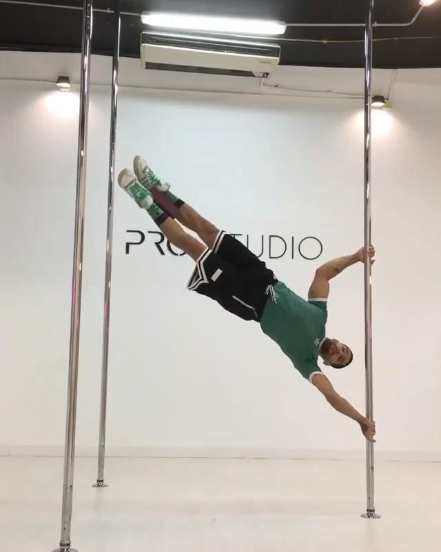 Guy Human Flags On Pole And Performs Tricks With Yoga Block | Jukin ...