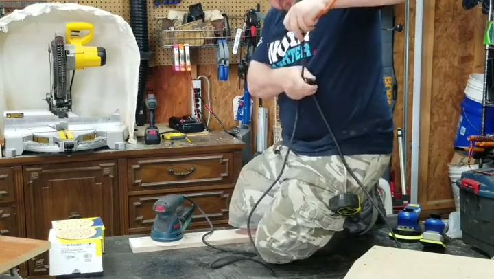Guy Accidentally Plugs in Wrong Machine While Disc Sanding | Jukin ...