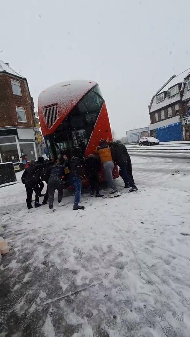 People Try to Push Bus After It Gets Stuck on Ice in Snowfall | Jukin ...