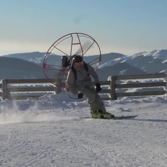 Guy Skis With Propeller Attached To His Back | Jukin Licensing