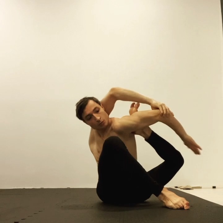 Man Spins in Circle Without Moving | Jukin Media Inc