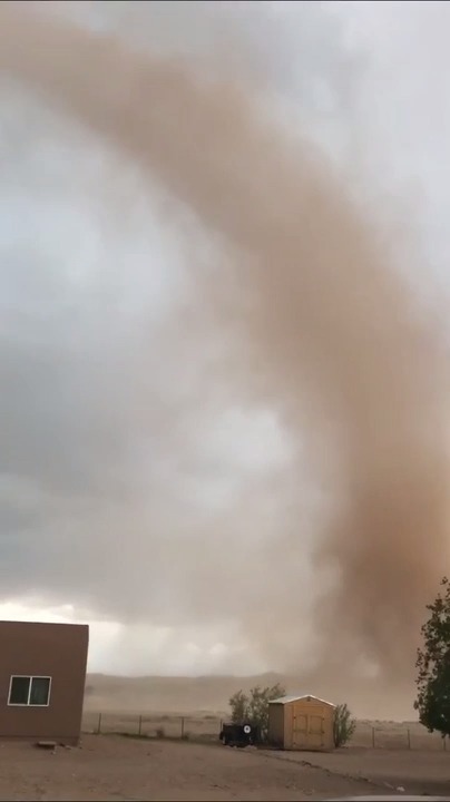 Massive Dust Devil Merges in Sky After Sprouting From Land in New ...