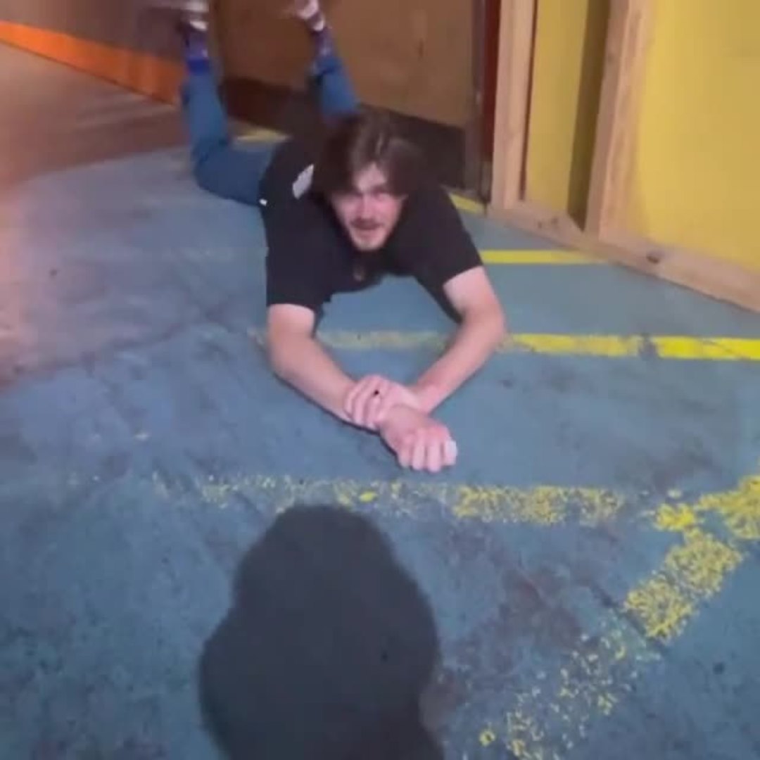 Guy Breaks His Arm After Crashing To Ground While Skateboarding | Jukin ...