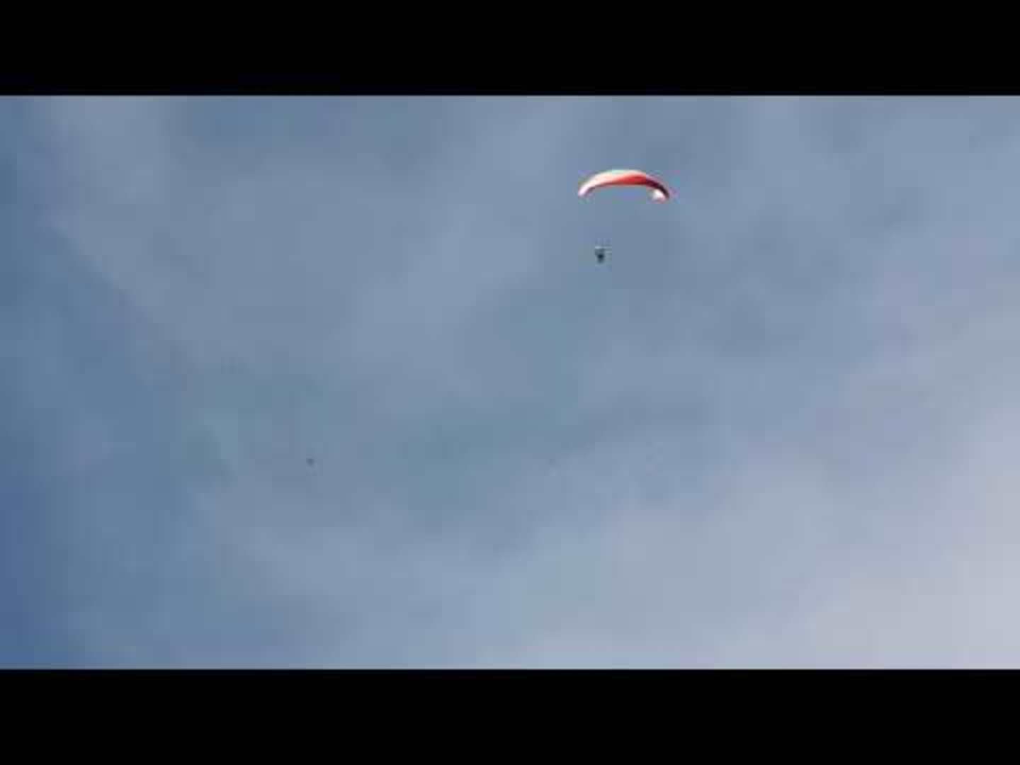 People Witness Paragliding Accident As Reserve Parachute Gets Entangled ...