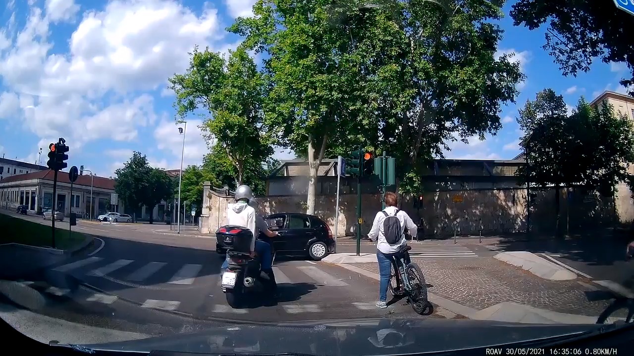 Car Accidentally Hits Sign Board While Reversing After Taking Wrong ...
