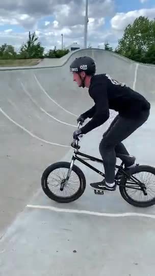 Guy Performs Impressive Jumps And Flips On His Bike While Cycling On a ...