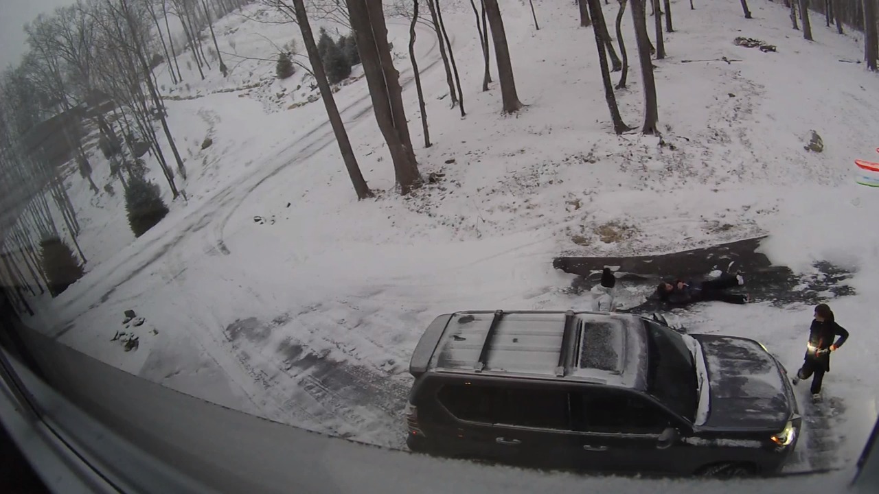 Siblings Fall on Icy Ground One After the Other | Jukin Licensing