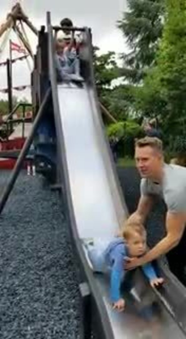 Man Uses Quick Reflex to Save Kid From Falling While Playing on slide ...
