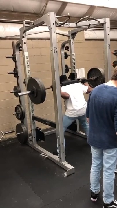 Man Rips Pants While Doing Weighted Squats | Jukin Licensing
