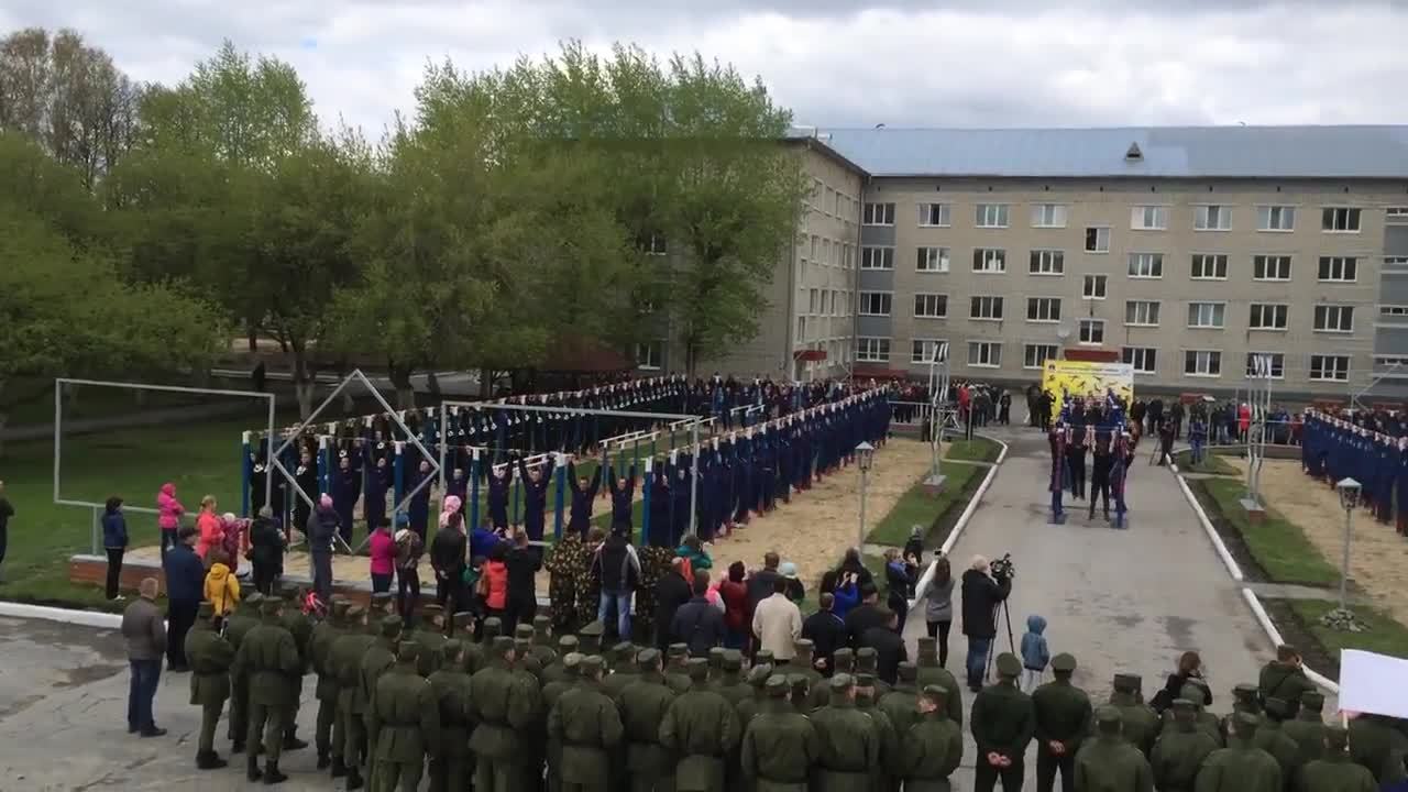 Russian Record for Mass Pull-Ups | Jukin Licensing
