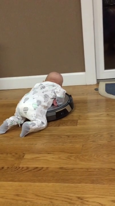 Robot Vacuum Tummy Time | Jukin Licensing
