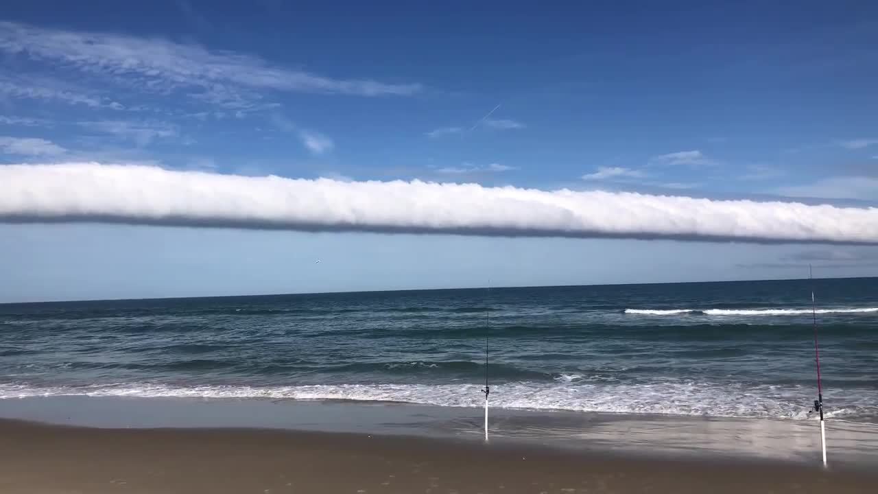 Rare Roll Cloud Stretches into Ocean | Jukin Licensing