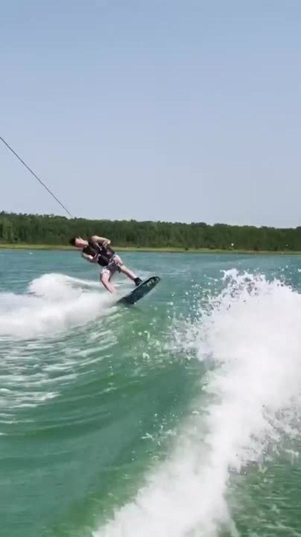 Surfer Does 360° Flip While Wakeboarding | Jukin Licensing