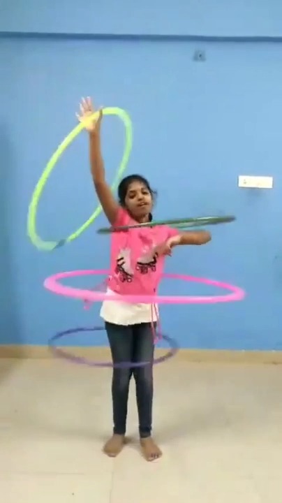 World Record Holder Spins Multiple Hula Hoops Around Waist, Neck And ...