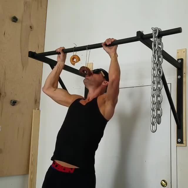 Man Eats Donuts While Doing Pushups | Jukin Licensing